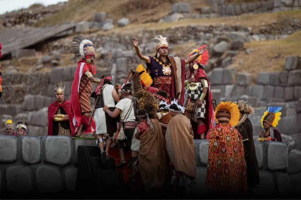 Peruvians and tourists celebrate Inti raymi 2025